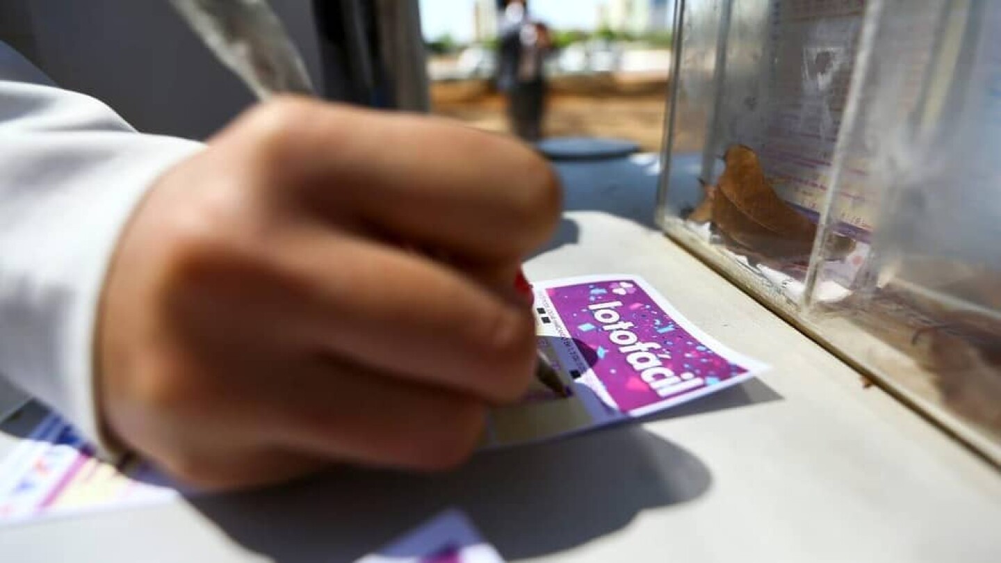 Lotofácil: concurso 3.015 pode pagar quase R$ 2 milhões; veja as ...
